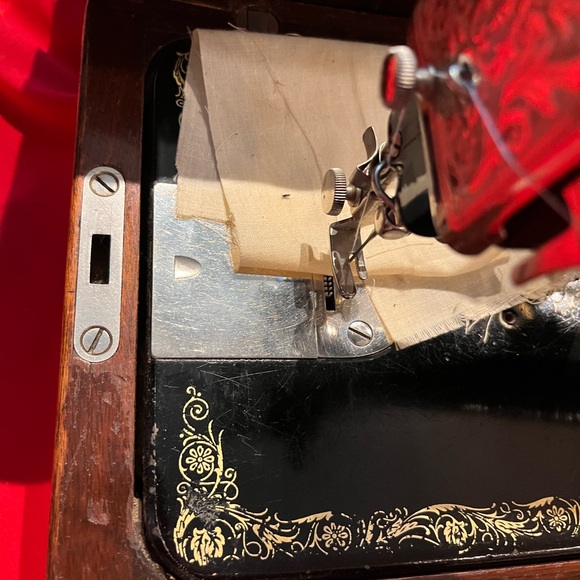 Singer | Other | Antique 927 Singer Sewing Machine Working Perfectly ...